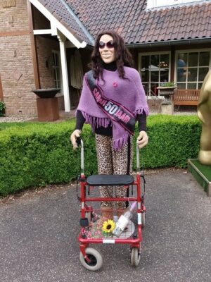 Sarah pop rollator Party - Gekkepoppen Verhuur leukste Sarah en Abraham ...